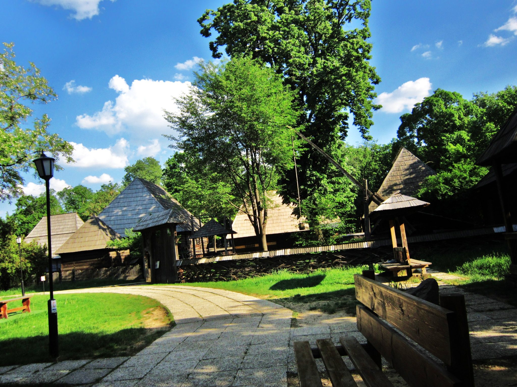 ”Satul” din mijlocul Capitalei - Coltisor de Romania