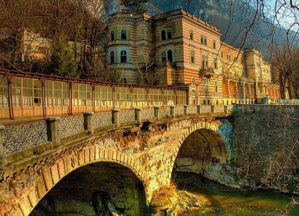 Stațiunea Băile Herculane - cea mai veche stațiune din România și din ...