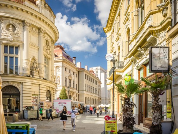 Centrul Vechi - zona zero a distracției din Capitală - Coltisor de Romania