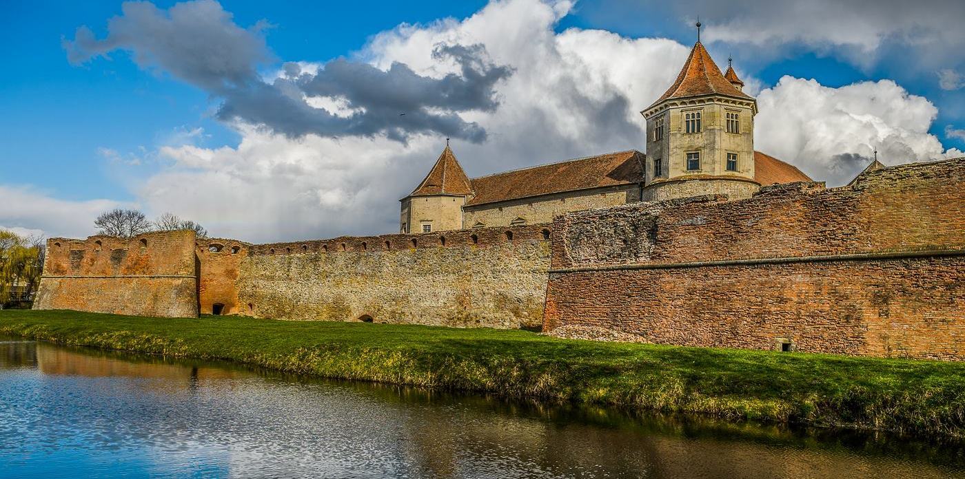 Cetatea Făgăraș - al doilea cel mai frumos castel din lume - Coltisor ...