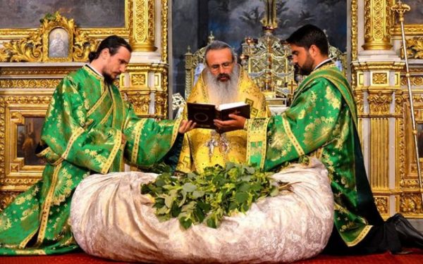 Rusaliile - Pogorârea Duhului Sfânt - Coltisor de Romania