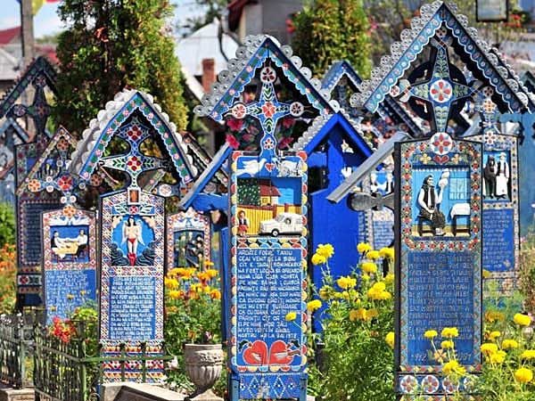 Cimitirul Vesel din Săpânța, unicul cimitir din lume unde moartea este ...