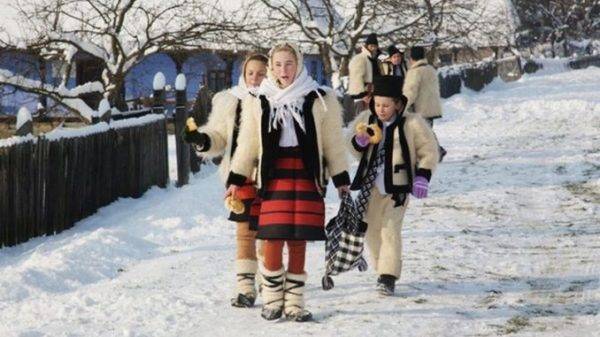 Primiți cu colindul? - Coltisor de Romania